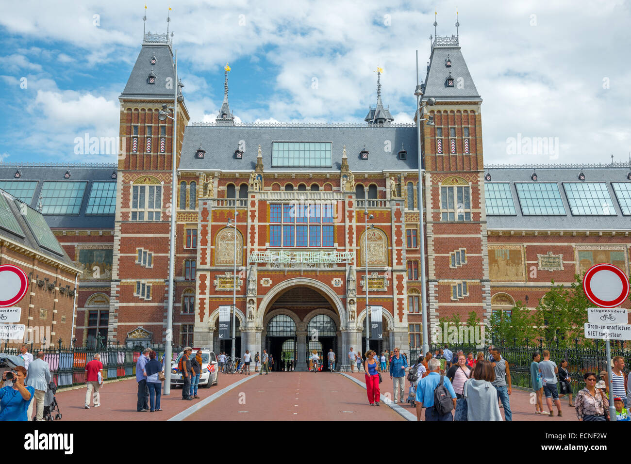 AMSTERDAM - AUGUST 4: people at famous Rijksmuseum in Museumplein on ...