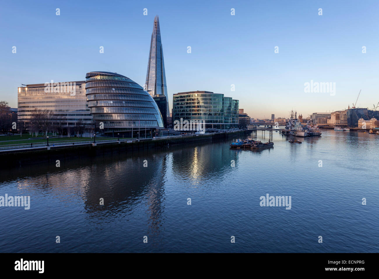 City of london dawn river thames hi-res stock photography and images ...