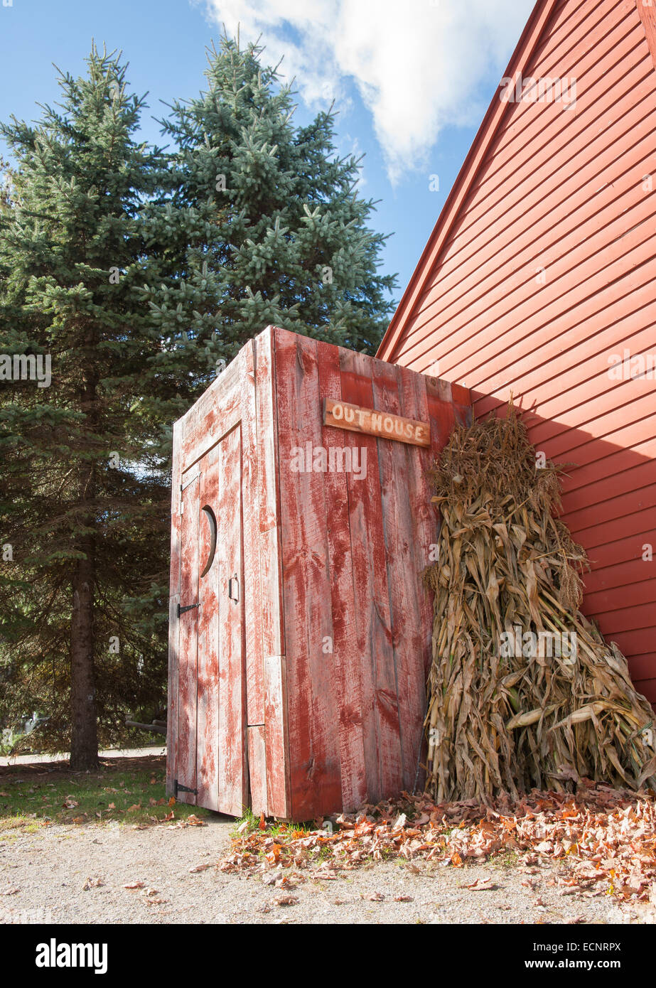 Red outhouse outdoor toilet hi-res stock photography and images - Alamy