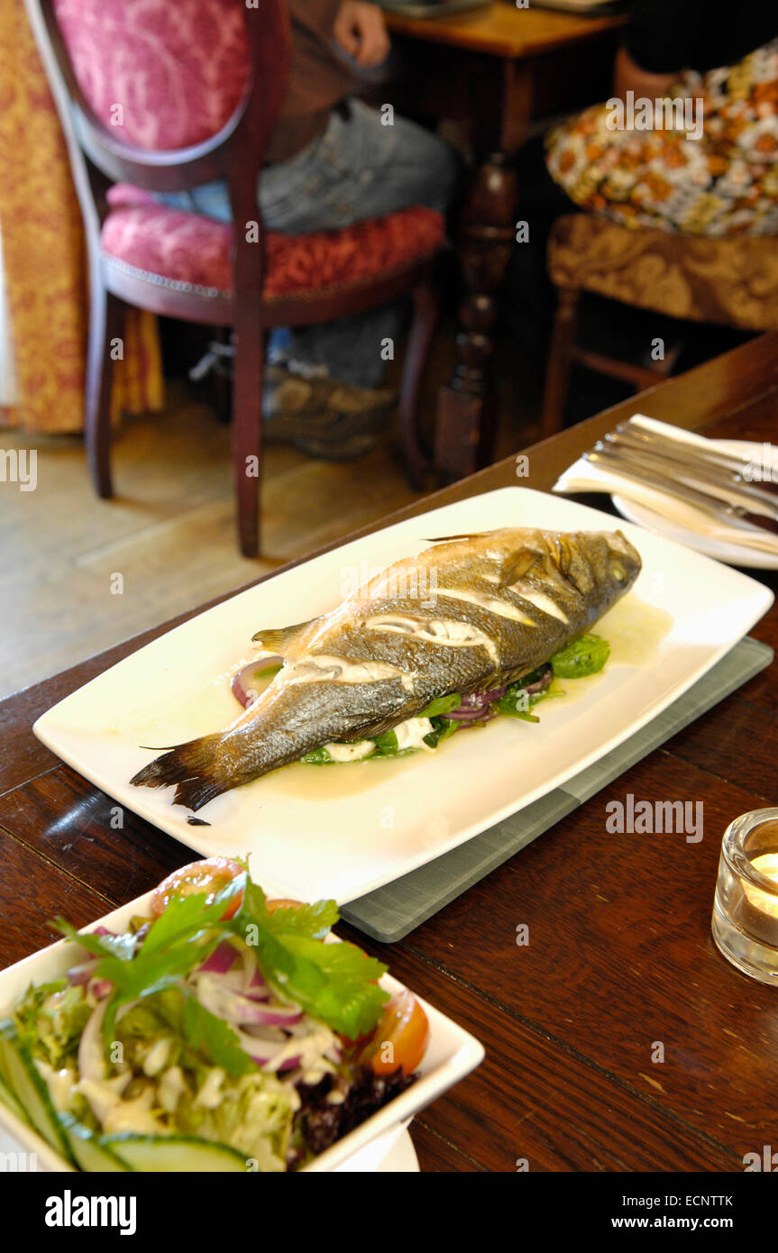 British pub food dish hi-res stock photography and images - Alamy