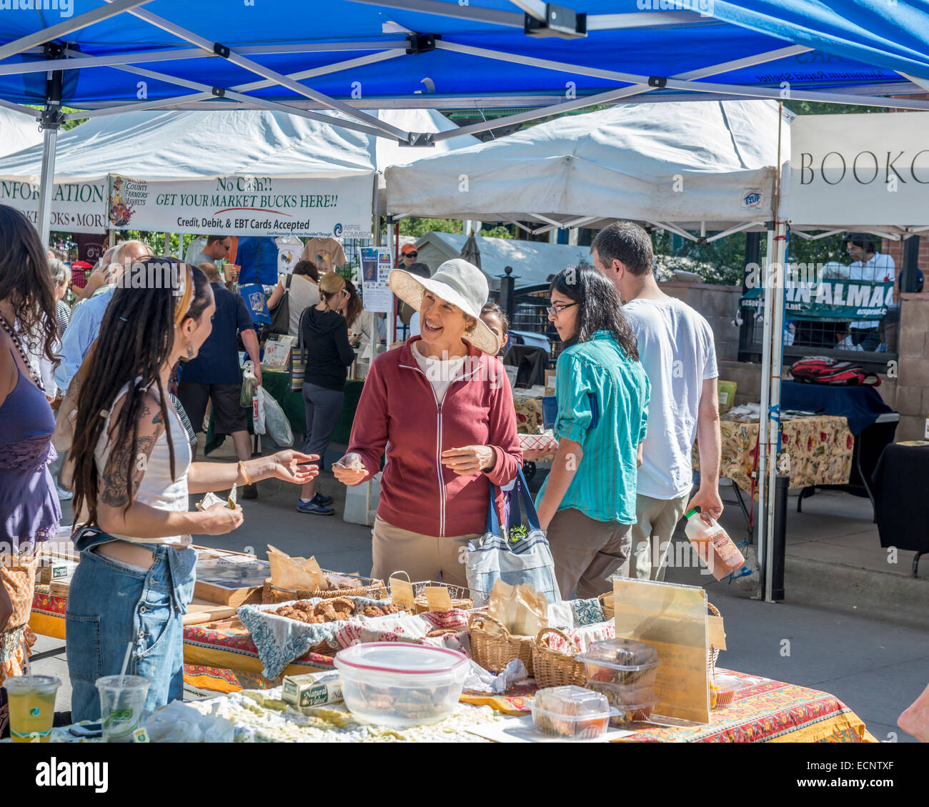 Farmers vegetable market usa hi-res stock photography and images - Alamy
