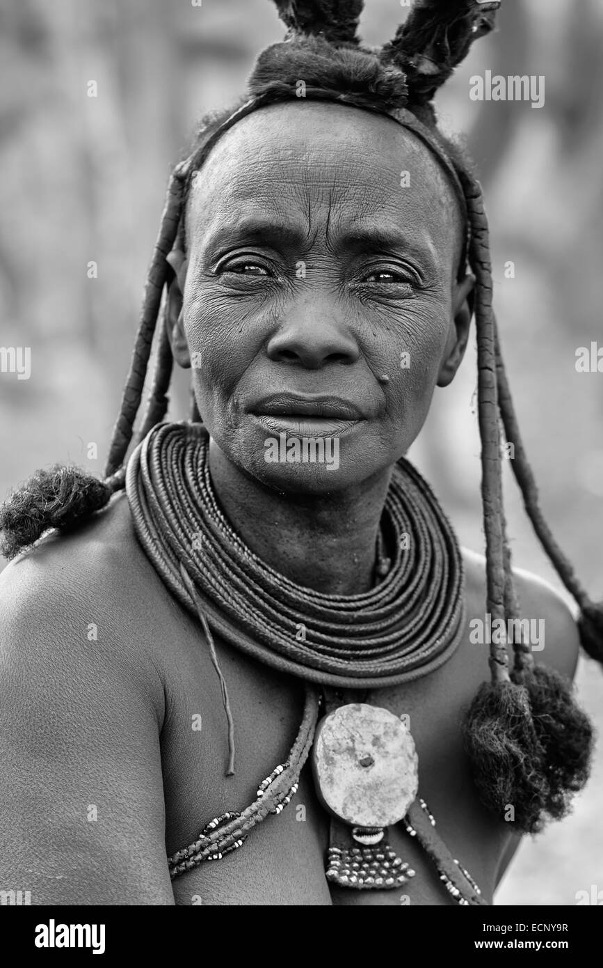 Himba woman himba namibia africa Black and White Stock Photos & Images ...