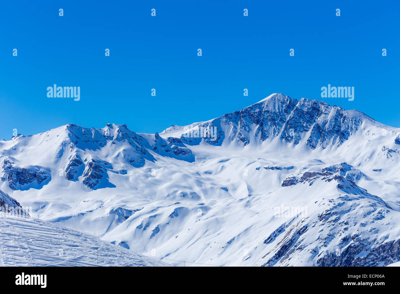 Panoramic view snow capped mountain hi-res stock photography and images - Alamy