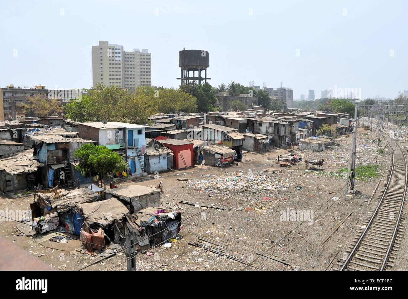 Dharavi slum railway hi-res stock photography and images - Alamy