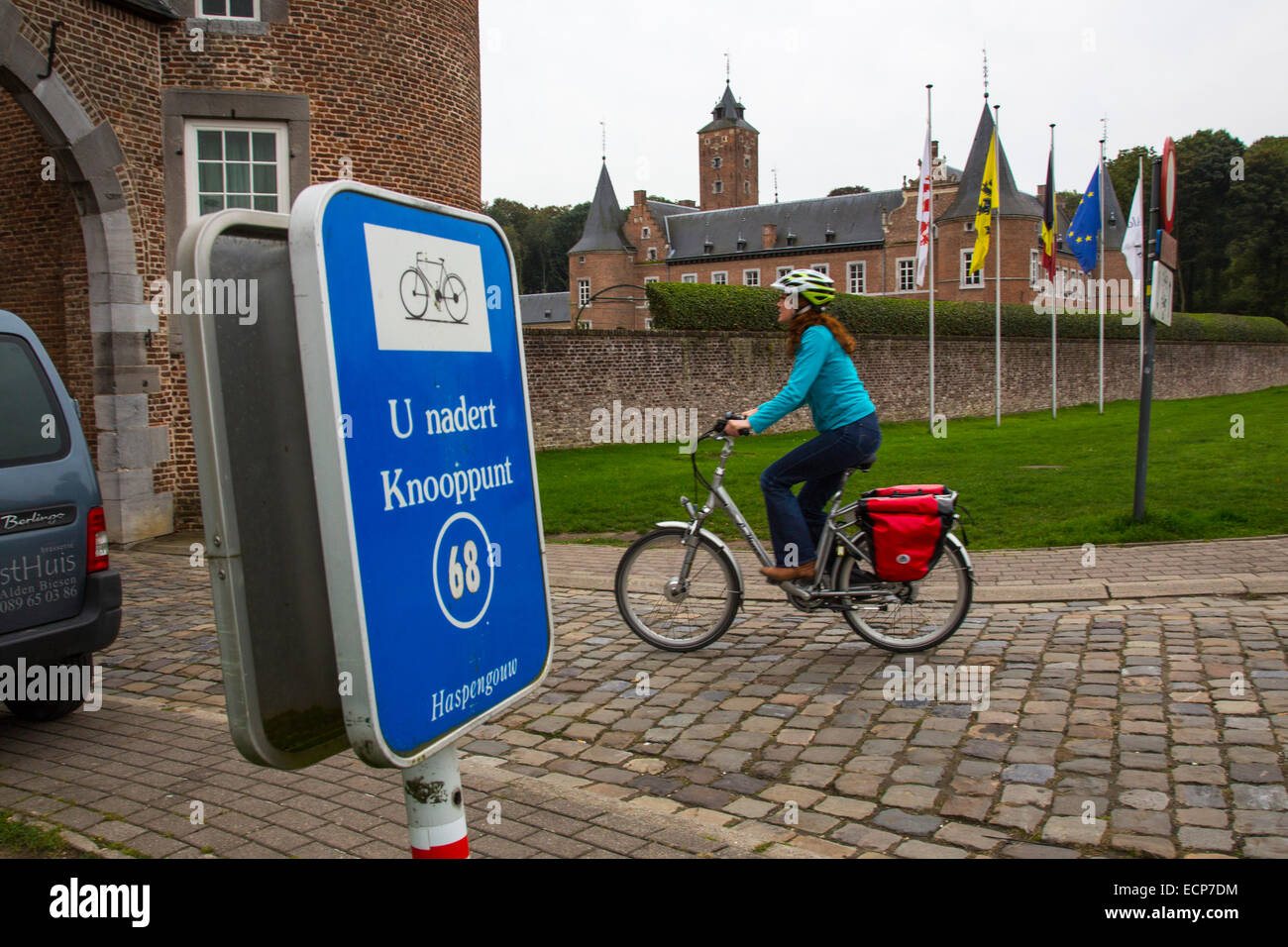 Knooppunt - crossing, intersection, cycle route through Flanders, signs ...