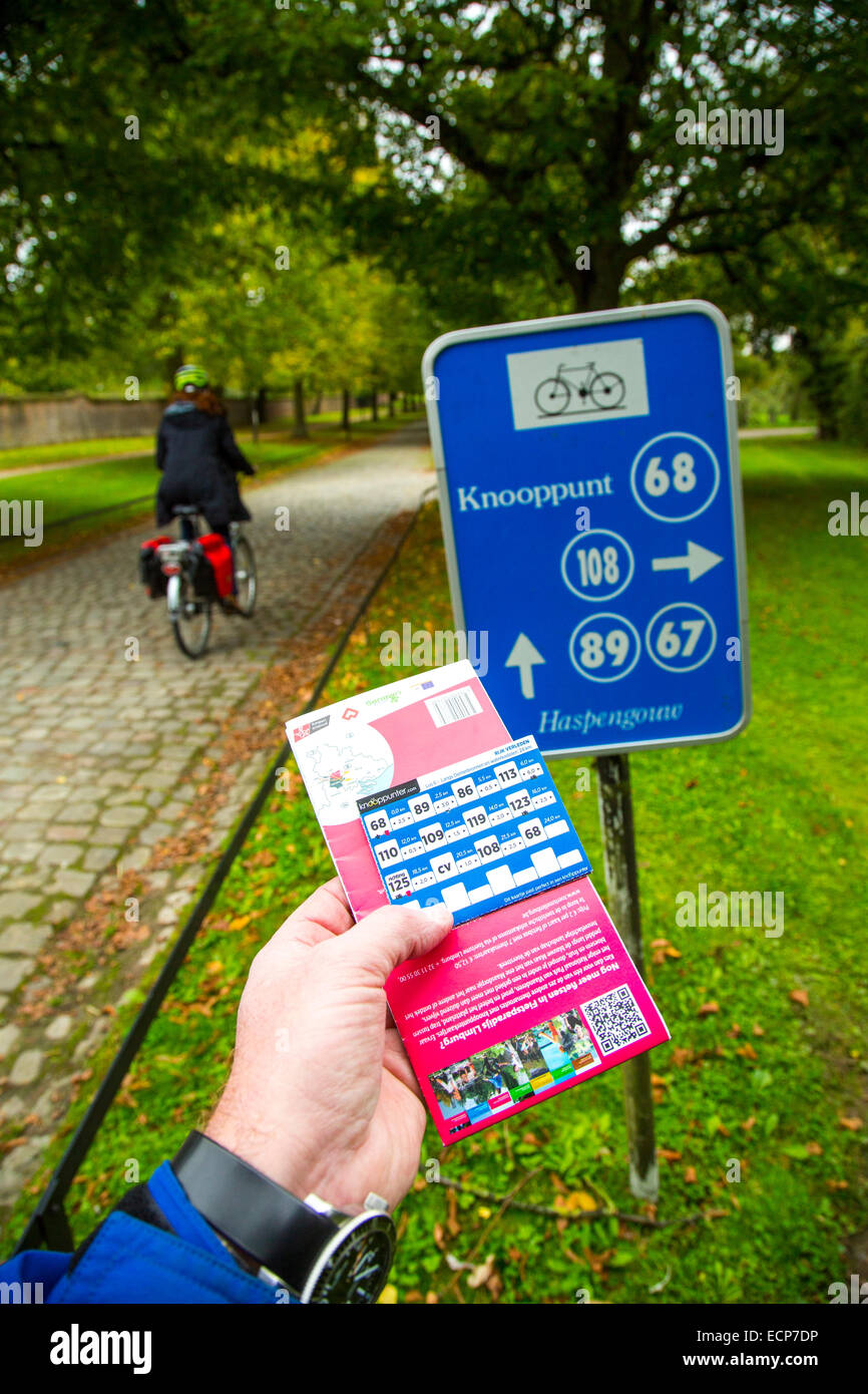 Knooppunt - crossing, intersection, cycle route through Flanders, signs ...
