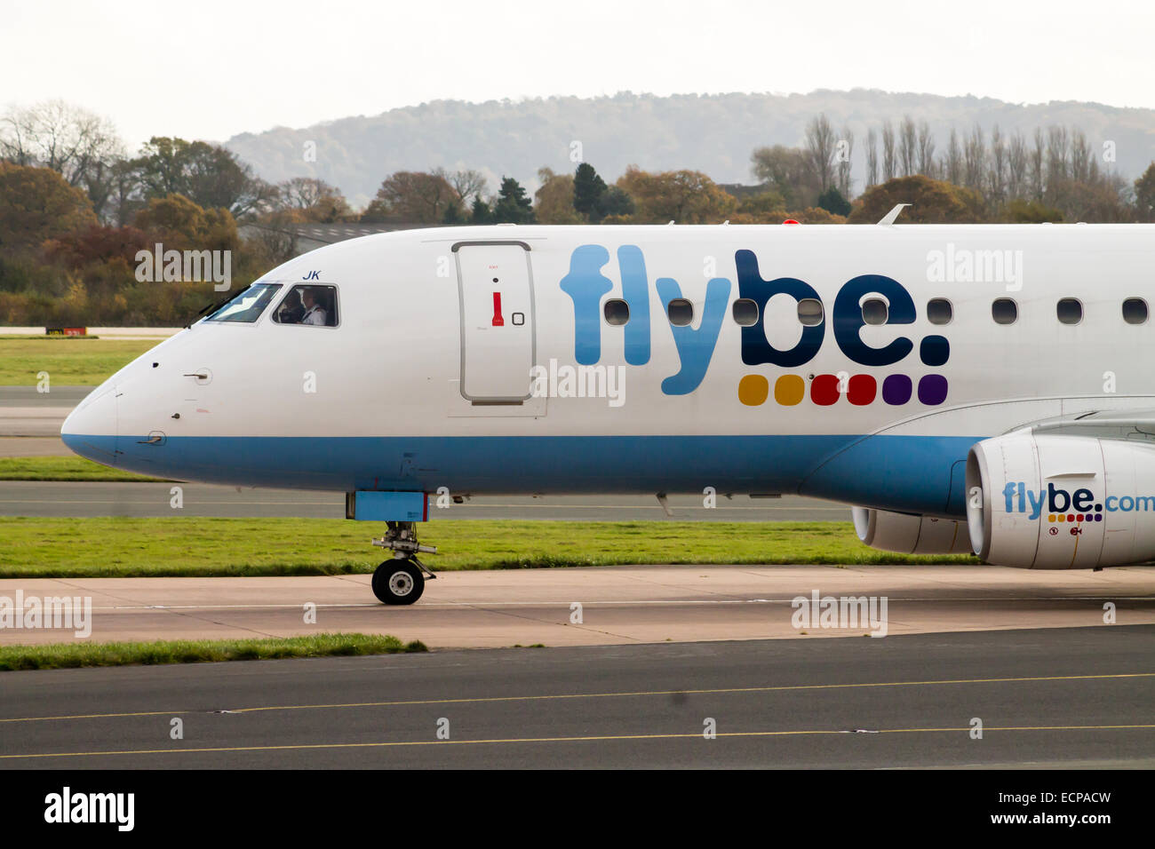Embraer 175 united hi-res stock photography and images - Alamy