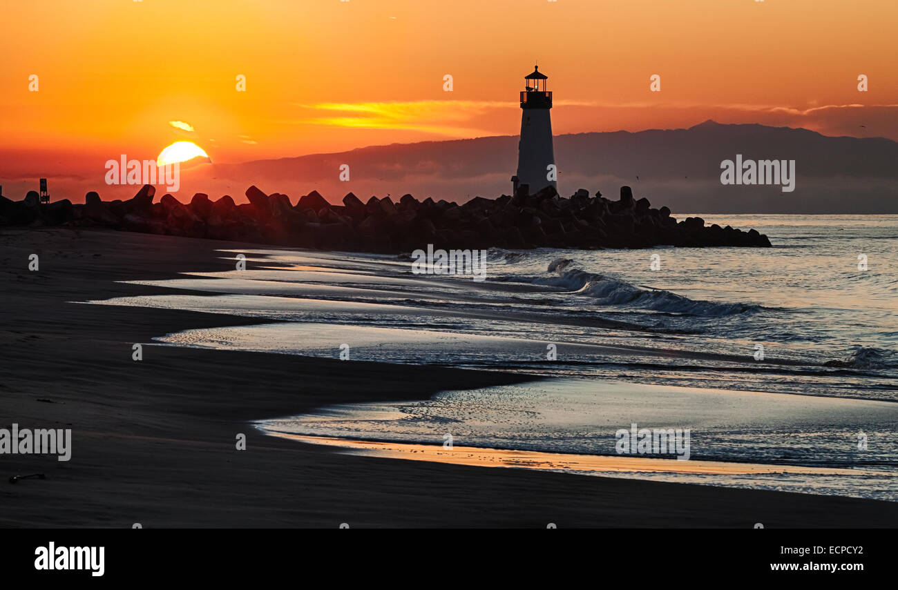 The lighthouse on shore hi-res stock photography and images - Alamy