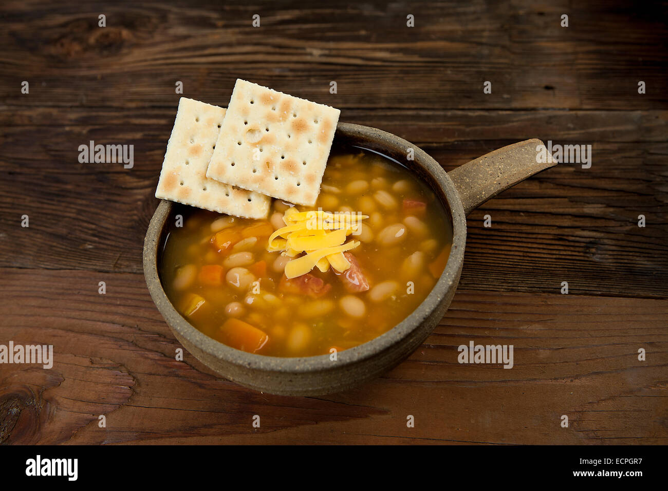 Soup and crackers Stock Photo - Alamy