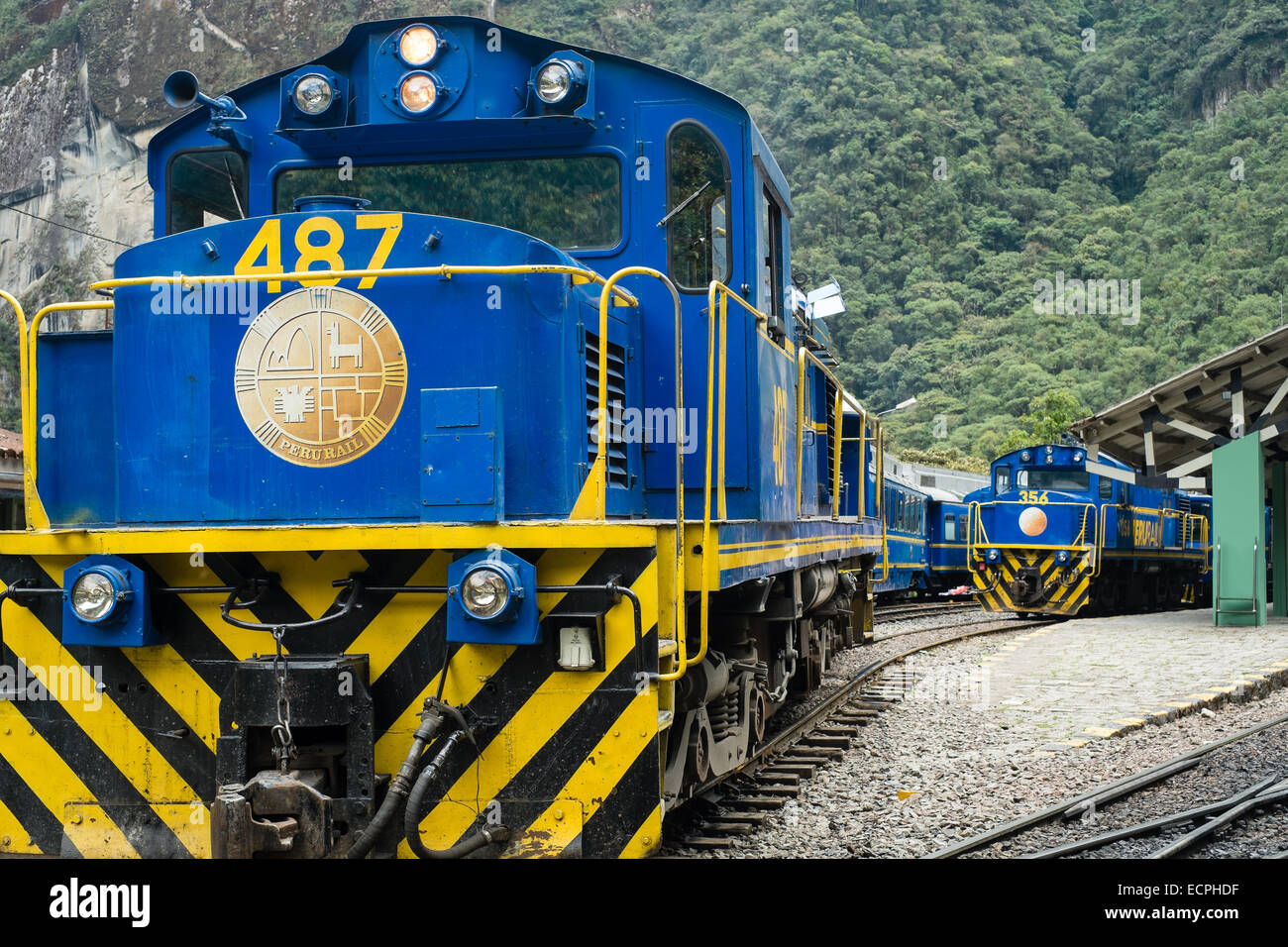 Blue train logo hi-res stock photography and images - Alamy