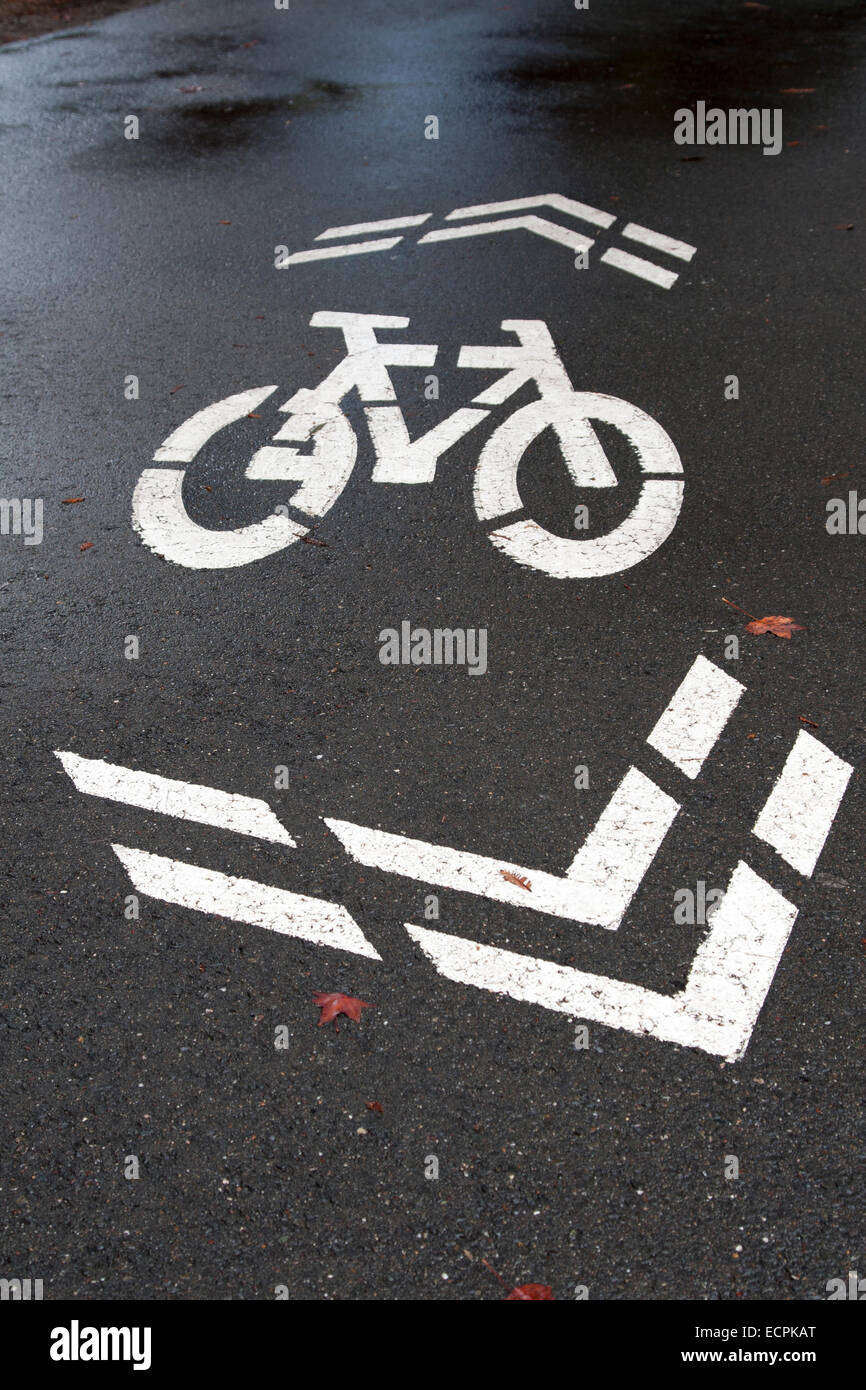 Curved bike lane hi-res stock photography and images - Alamy