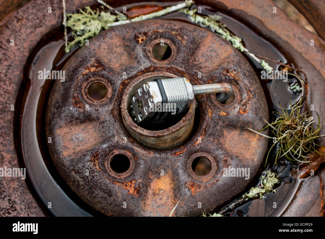 Padlock on rusted wheel Stock Photo - Alamy
