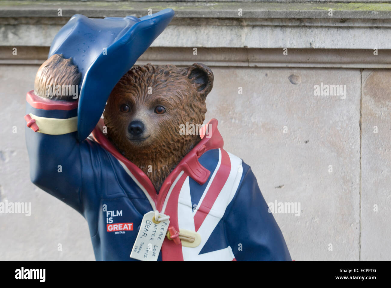 Paddington bear statue paddington station hi-res stock photography and ...