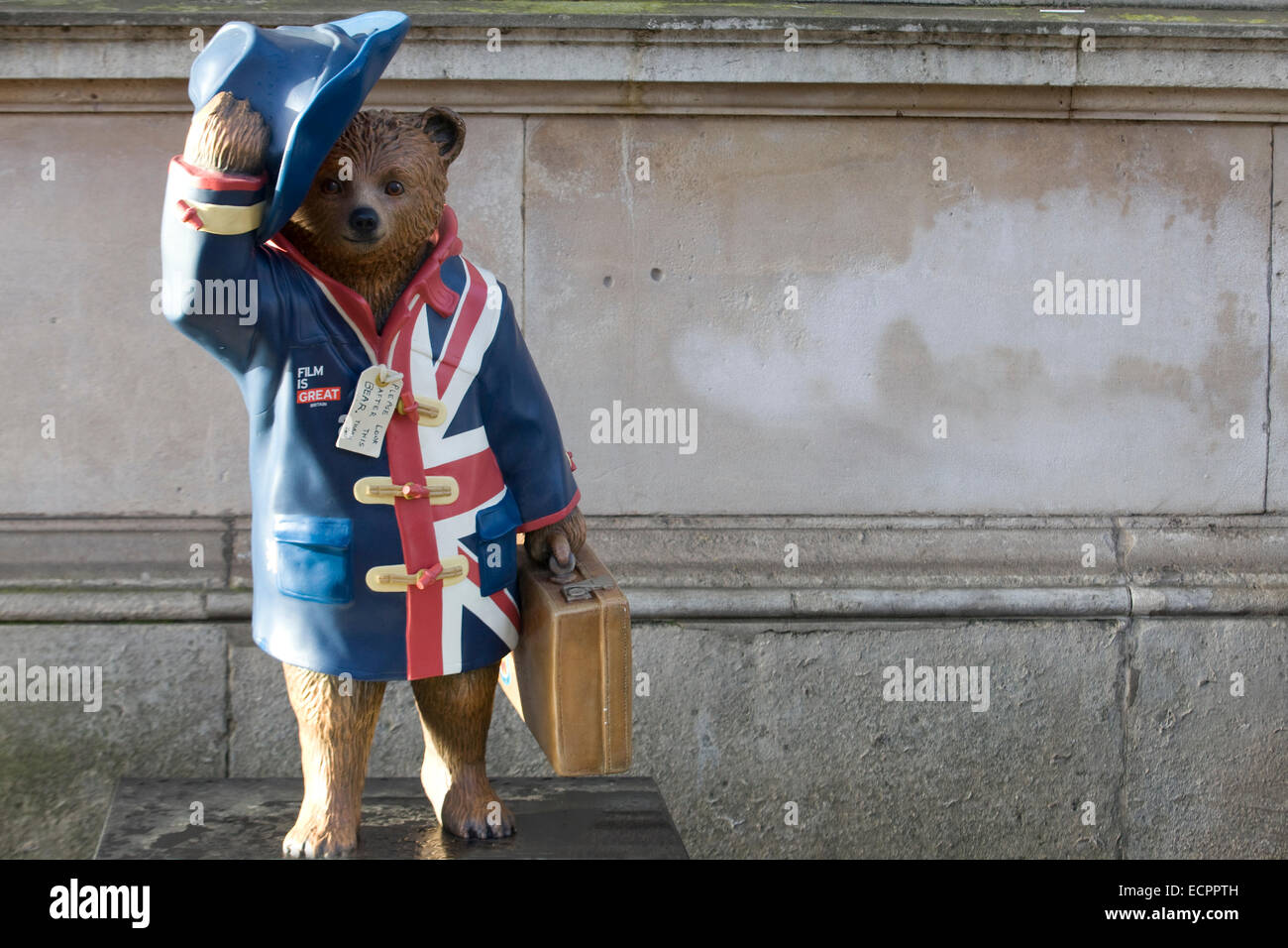 Paddington bear statue paddington station hi-res stock photography and ...
