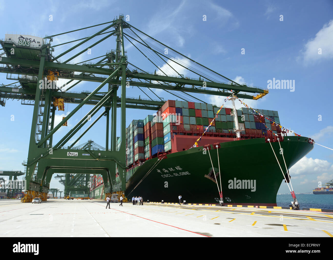 China shipping container lines hi-res stock photography and images - Alamy