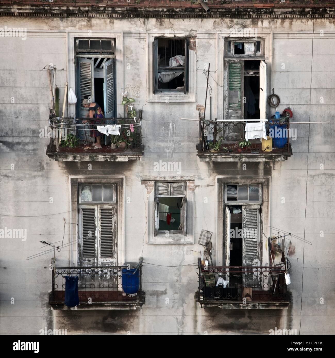 Cuban apartments hi-res stock photography and images - Alamy