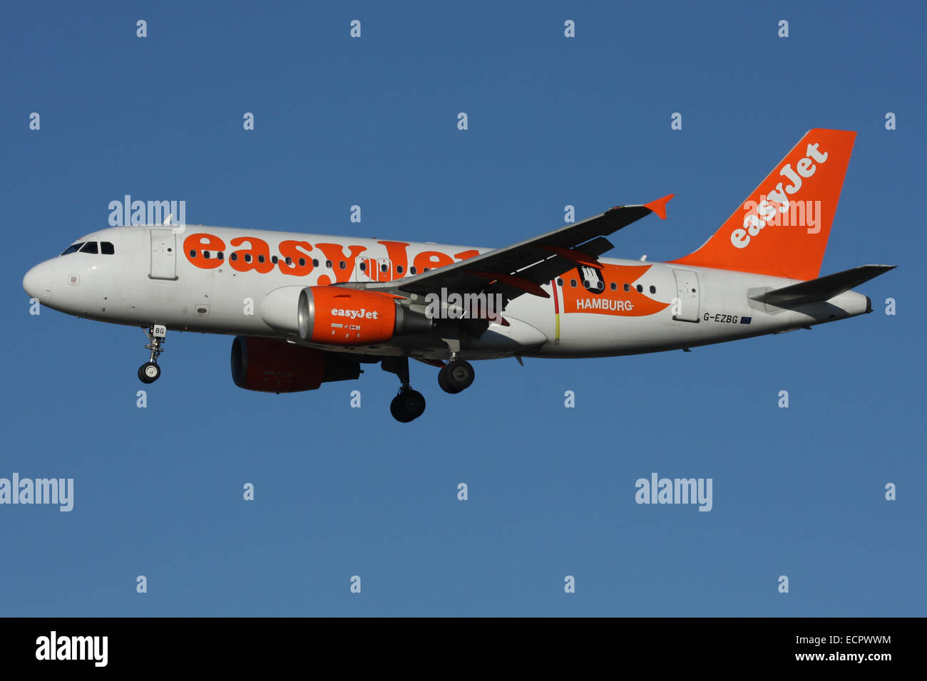 Easyjet airbus a319 a320 hi-res stock photography and images - Alamy