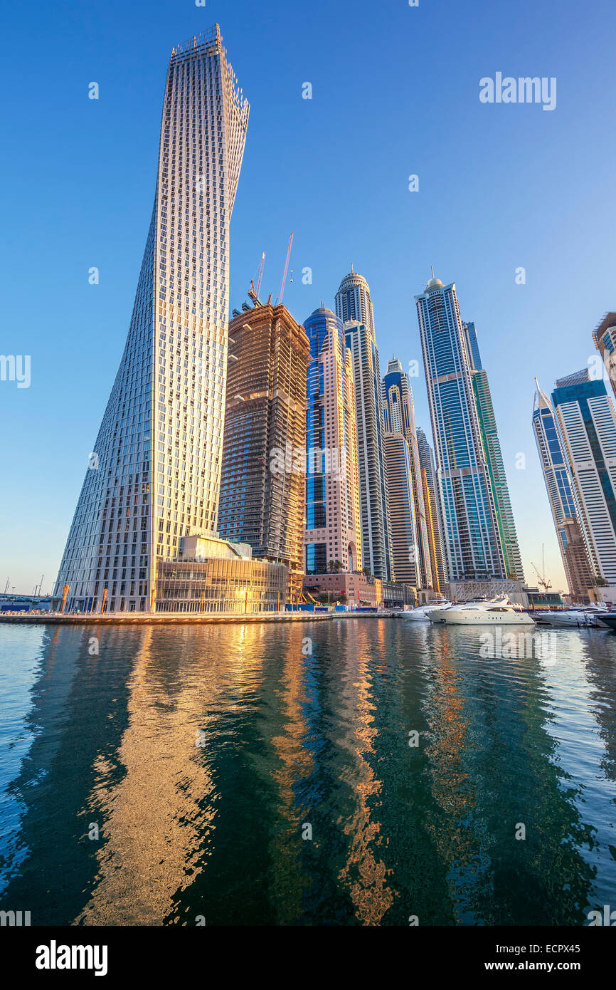 Ship building dubai hi-res stock photography and images - Alamy