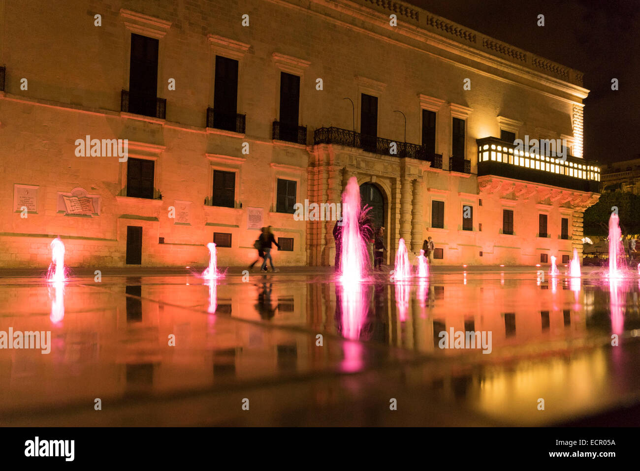 Saint Georges Square, Misrah San Gorg, in Valletta Stock Photo - Alamy