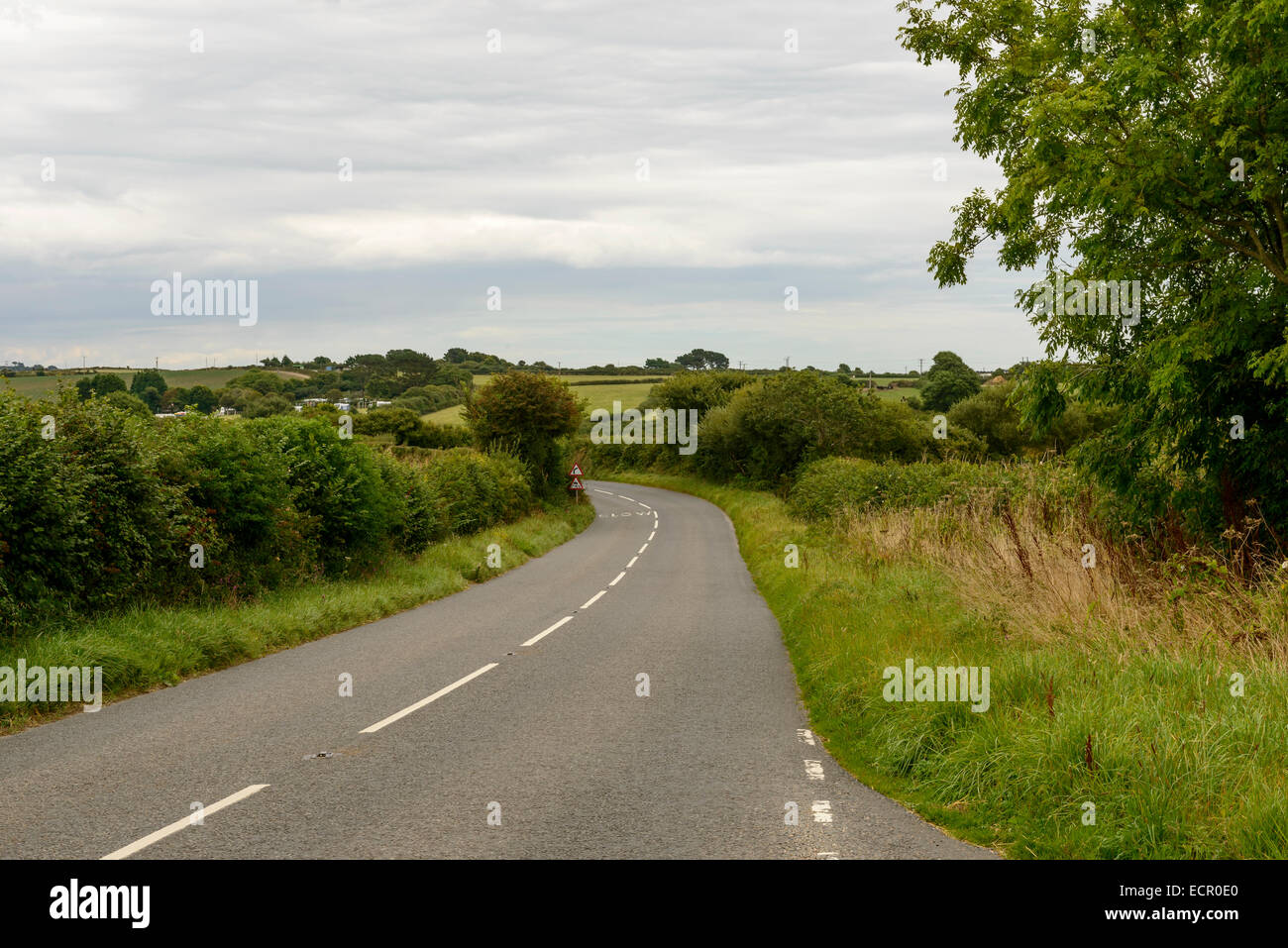 Bending country road hi-res stock photography and images - Alamy