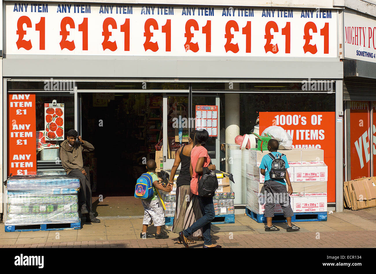 Bricks and mortar shopping hi-res stock photography and images - Alamy