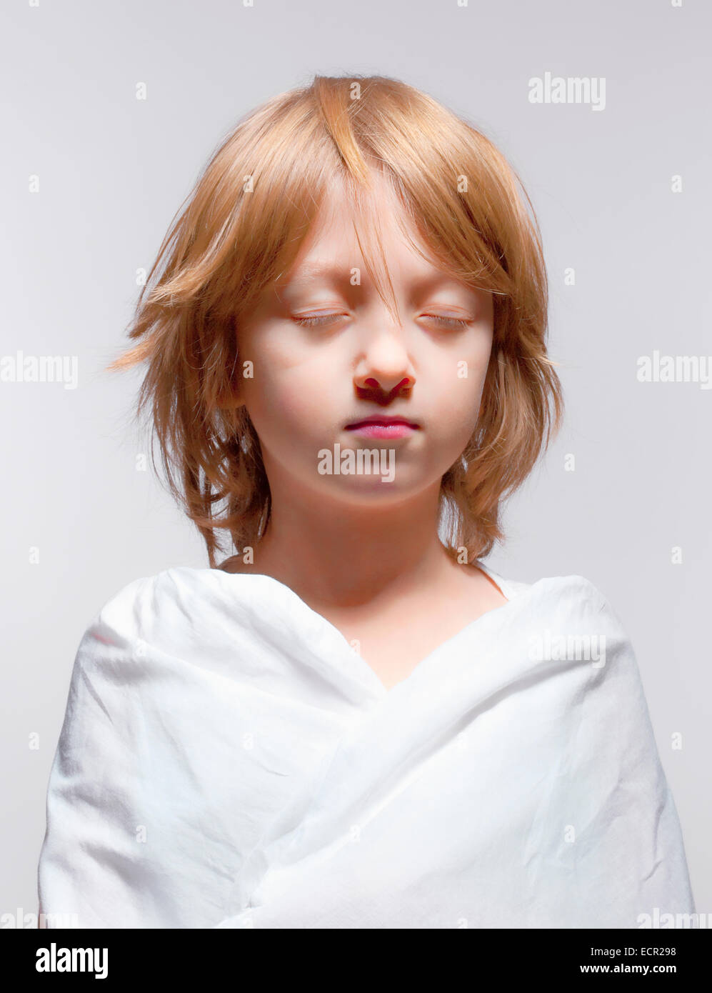Child eyes closed hi-res stock photography and images - Alamy