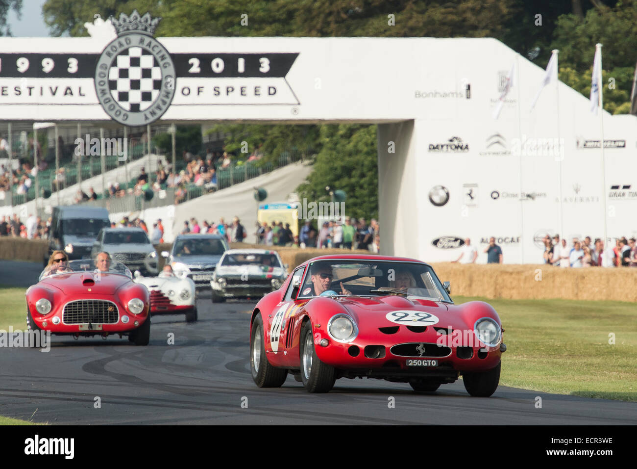 Cars going under bridge hi-res stock photography and images - Alamy