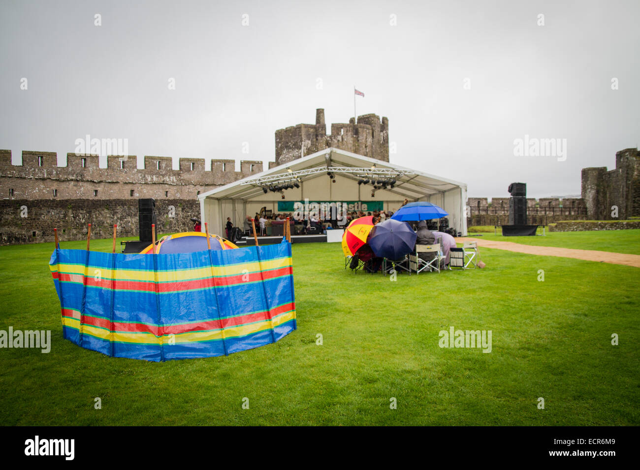 Proms at the castle in the rain Stock Photo - Alamy