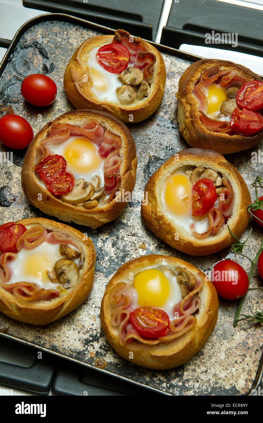 Breakfast baps/rolls with eggs, bacon, mushrooms and tomato Stock Photo ...