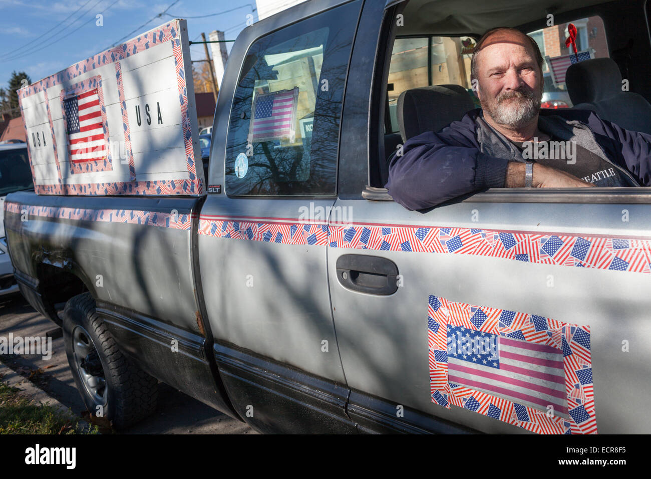Truck with american flag hi-res stock photography and images - Alamy