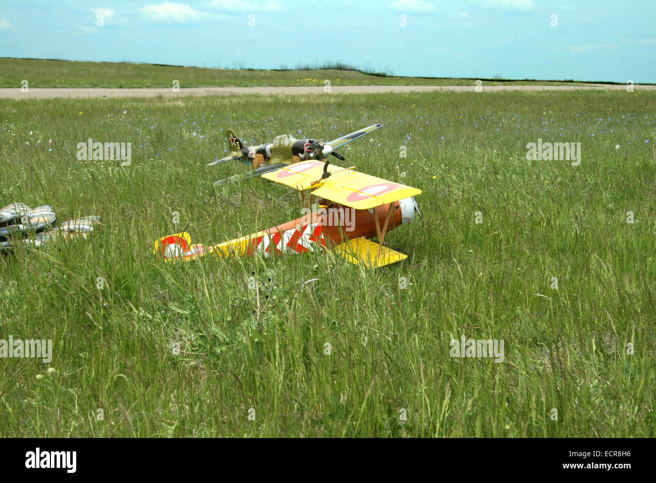 Yellow airplane hi-res stock photography and images - Alamy