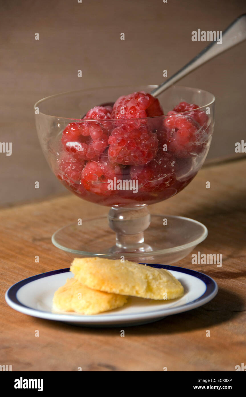 Raspberry sweets hi-res stock photography and images - Alamy
