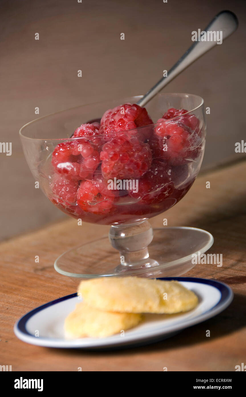 Raspberry sweets hi-res stock photography and images - Alamy