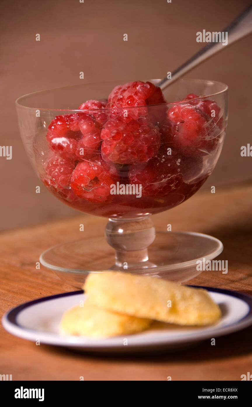 Raspberry sweets hi-res stock photography and images - Alamy