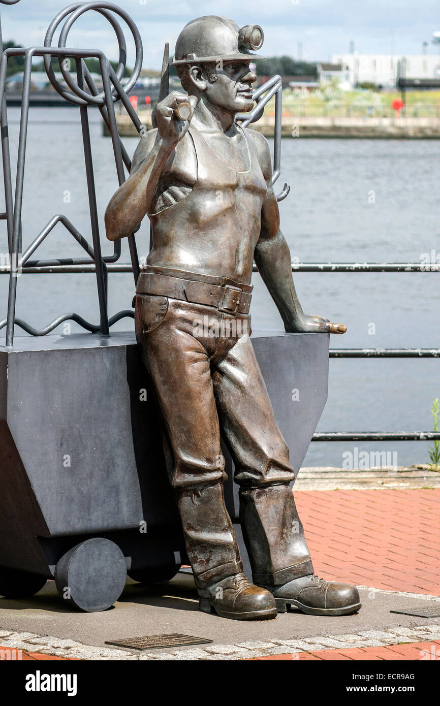 Coal miner statue hi-res stock photography and images - Alamy