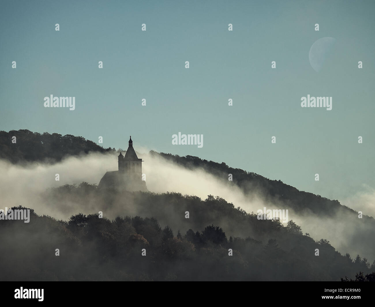 Medieval castle mist hi-res stock photography and images - Alamy