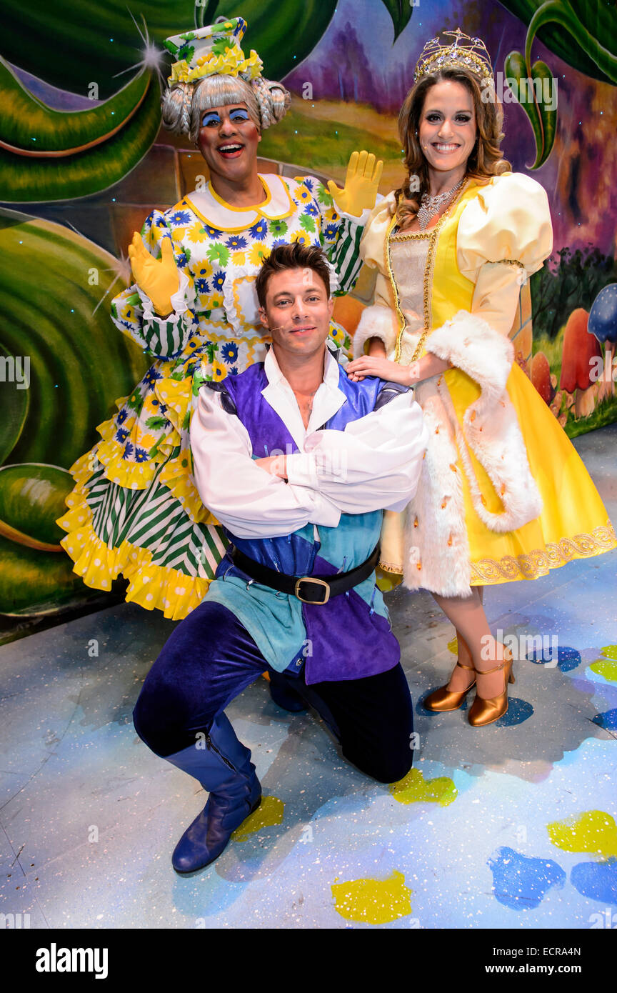 Jack and the beanstalk pantomime hi-res stock photography and images ...