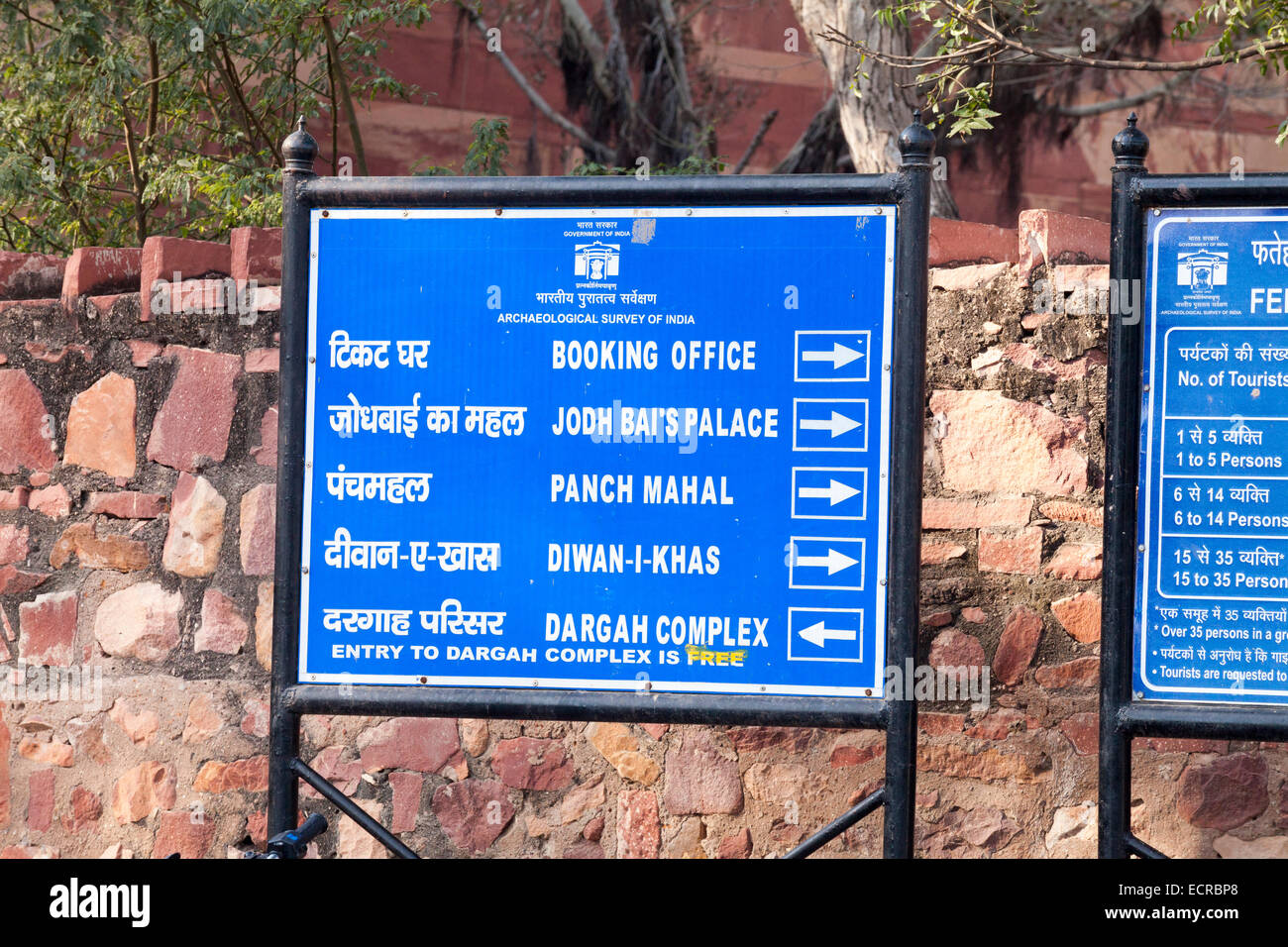 Multi Language Sign Board High Resolution Stock Photography and Images ...