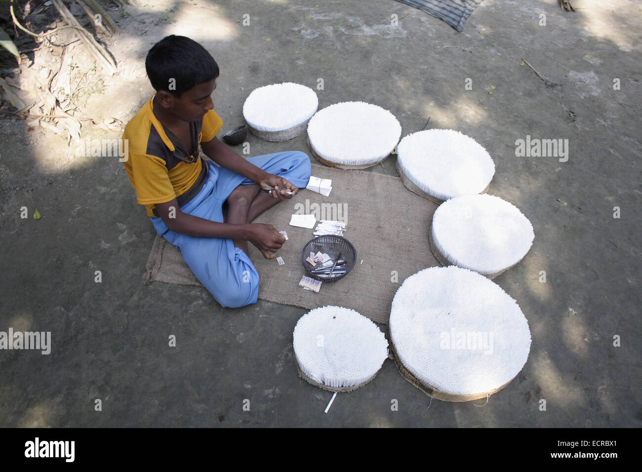 Bangladesh 8 may 2010. Child fill hand rolled cigarette (locally called ...