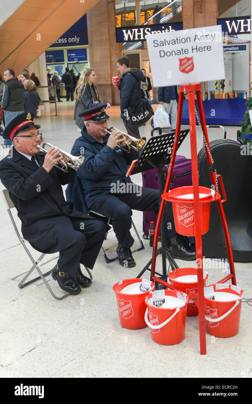 Waterloo Station, London, UK. 18th December 2014. The Salvation Army ...