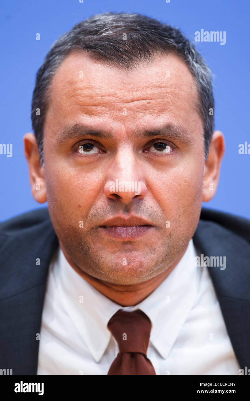 Berlin, Germany. 18th Dec, 2014. Sebastian Edathy gives statement and ...