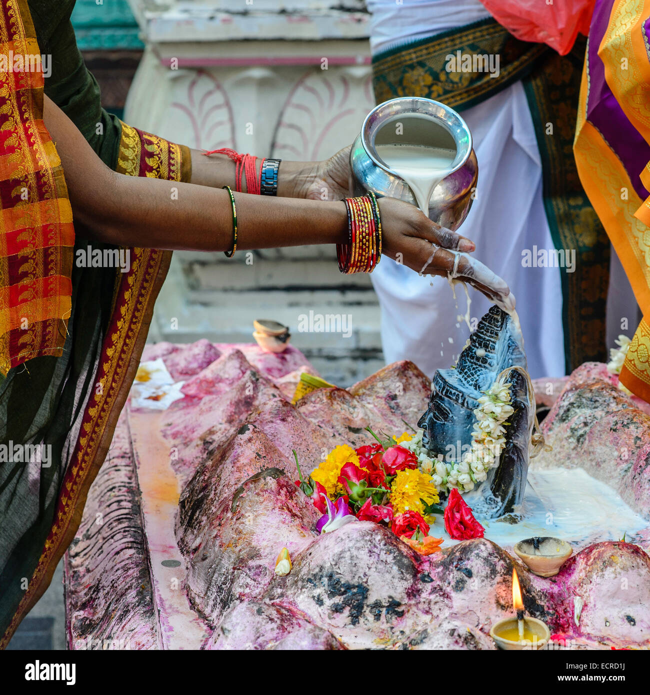 Ceremony at the Hindu temple Stock Photo - Alamy