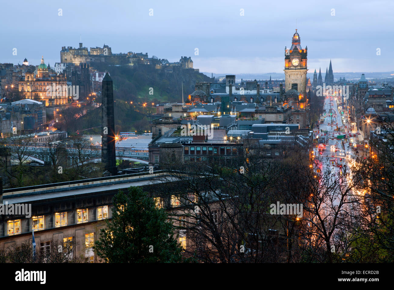 Edinburgh floodlit at dusk hi-res stock photography and images - Alamy