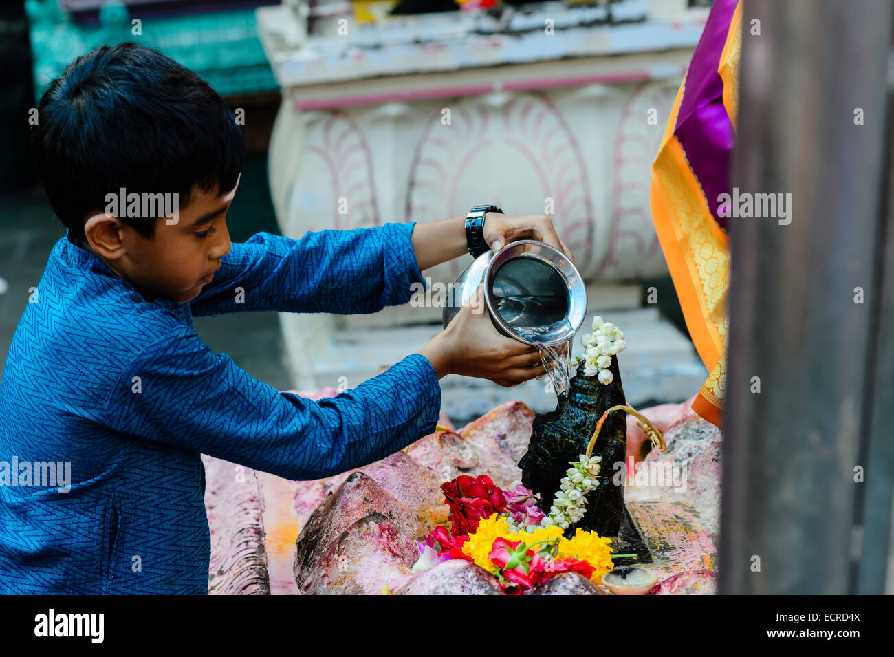 Children pray hindu god hi-res stock photography and images - Alamy