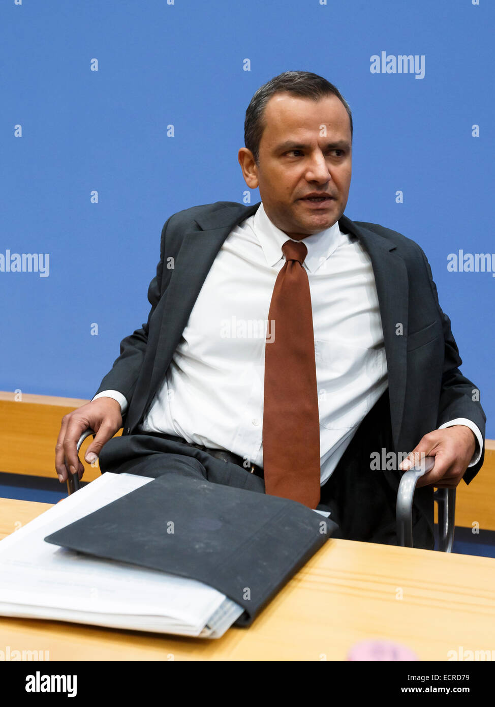 Berlin, Germany. 18th Dec, 2014. Sebastian Edathy gives statement and ...
