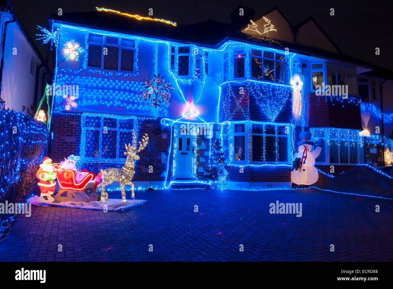 Lower Morden, Surrey, UK. 18th December, 2014. Residents of Lower ...