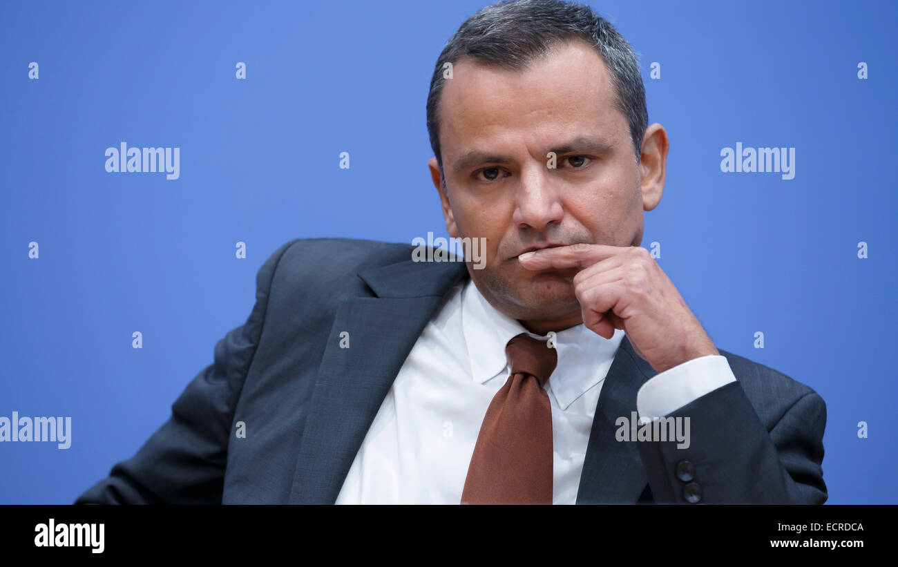 Berlin, Germany. 18th Dec, 2014. Sebastian Edathy gives statement and ...