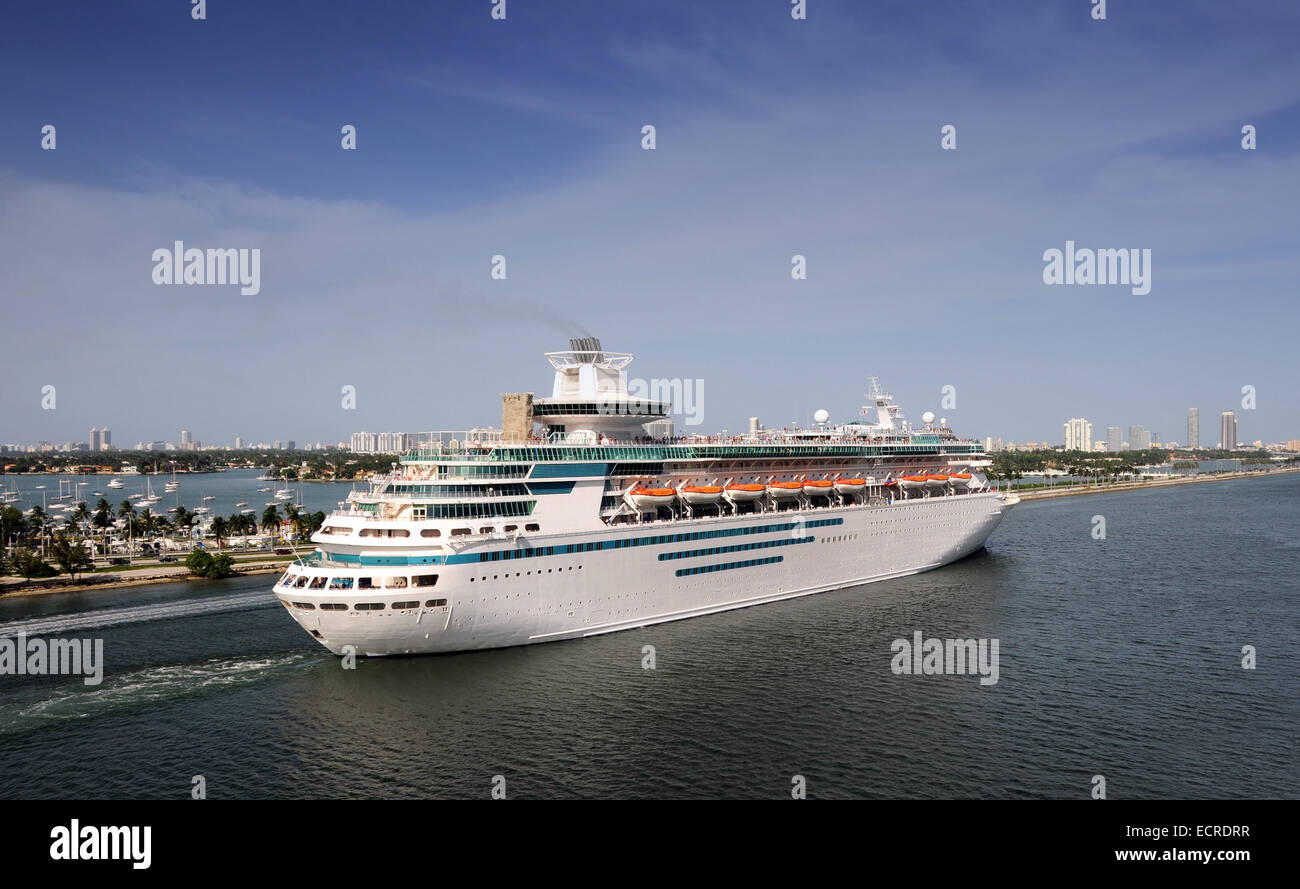 Ocean liner in front hi-res stock photography and images - Alamy