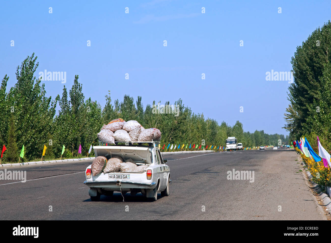Overloaded car hi-res stock photography and images - Alamy