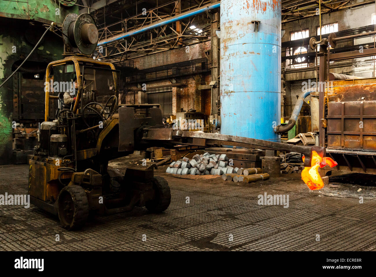 Workman industry factory foundry hi-res stock photography and images ...